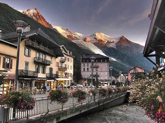 Chamonix Ski Resort Guide by SkiBoutique